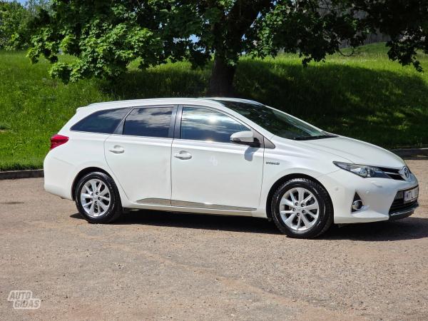 Balts Toyota Auris 2014 Kauņa, ar dzinēja tilpumu 1.80 L un nobraukumu 300 tūkst. km par 7700 €, foto 3 vietnē AUTOMOTO.COM.LV
