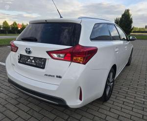White Toyota Auris 2014 in Panevezys, with an engine capacity of 1.80 L and mileage of 298 thousand km for 7199 €, photo 6 on AUTOMOTO.COM.LV