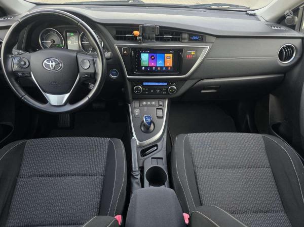 White Toyota Auris 2014 in Panevezys, with an engine capacity of 1.80 L and mileage of 298 thousand km for 7199 €, photo 10 on AUTOMOTO.COM.LV