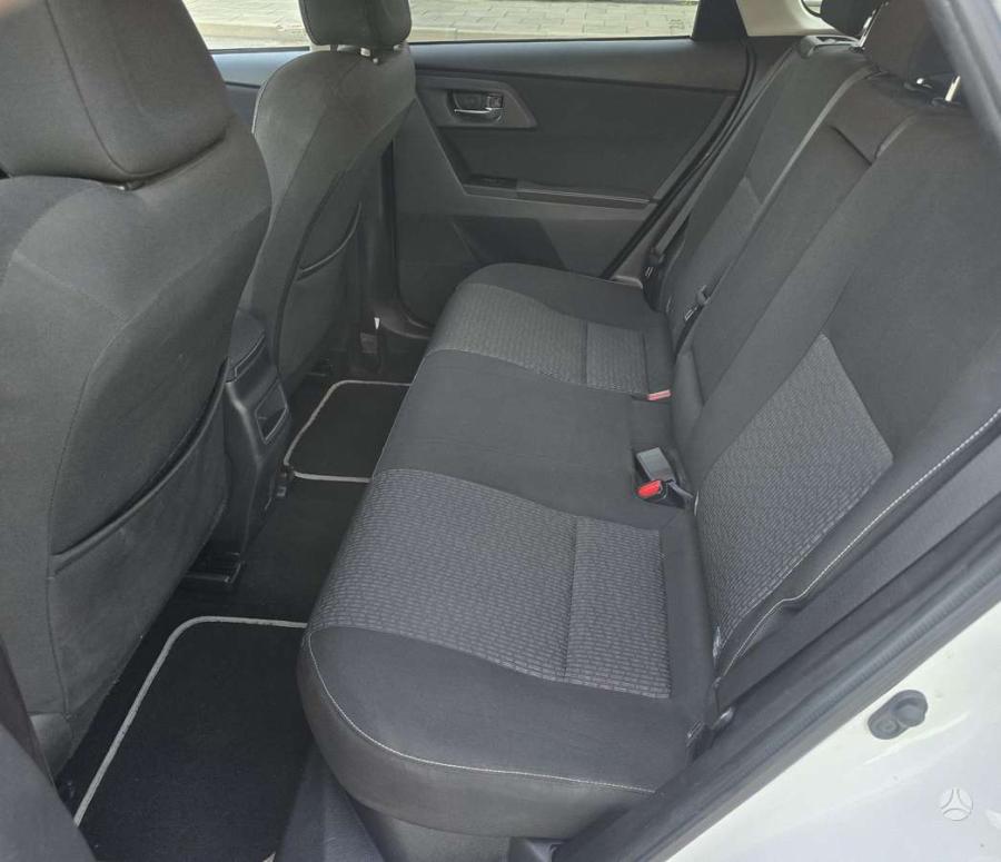 White Toyota Auris 2014 in Panevezys, with an engine capacity of 1.80 L and mileage of 298 thousand km for 7199 €, photo 14 on AUTOMOTO.COM.LV