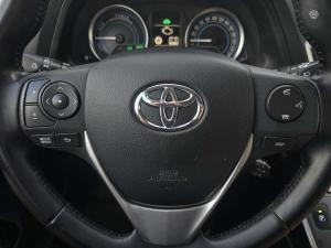 White Toyota Auris 2014 in Panevezys, with an engine capacity of 1.80 L and mileage of 298 thousand km for 7199 €, photo 17 on AUTOMOTO.COM.LV