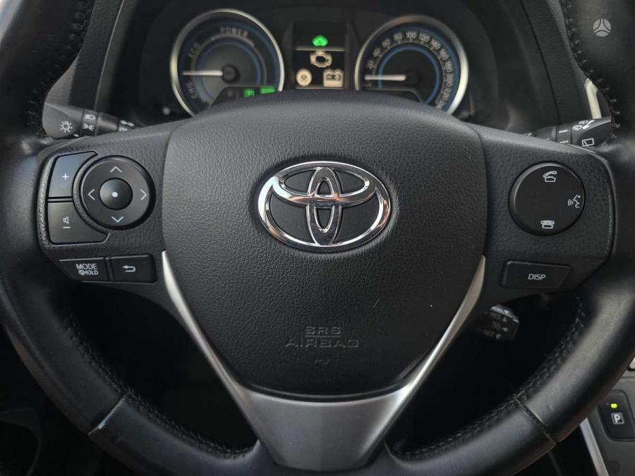 White Toyota Auris 2014 in Panevezys, with an engine capacity of 1.80 L and mileage of 298 thousand km for 7199 €, photo 17 on AUTOMOTO.COM.LV