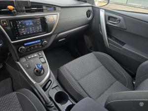 White Toyota Auris 2014 in Panevezys, with an engine capacity of 1.80 L and mileage of 298 thousand km for 7199 €, photo 19 on AUTOMOTO.COM.LV
