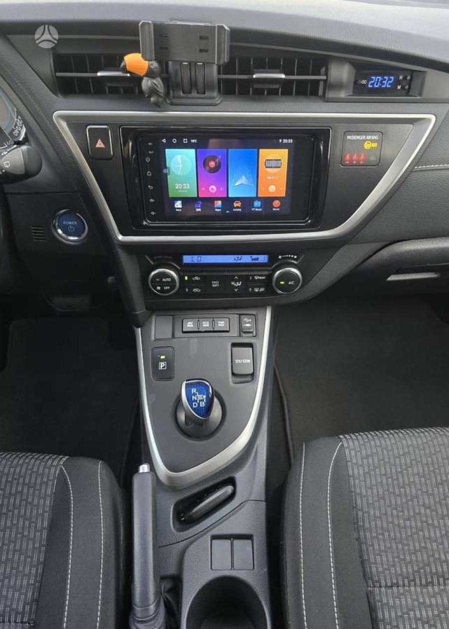 White Toyota Auris 2014 in Panevezys, with an engine capacity of 1.80 L and mileage of 298 thousand km for 7199 €, photo 20 on AUTOMOTO.COM.LV