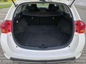 White Toyota Auris 2014 in Panevezys, with an engine capacity of 1.80 L and mileage of 298 thousand km for 7199 €, photo 30 on AUTOMOTO.COM.LV