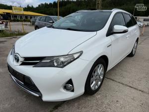 White Toyota Auris 2014 in Vilnius, with an engine capacity of 1.80 L and mileage of 253 thousand km for 9870 €, photo 3 on AUTOMOTO.COM.LV
