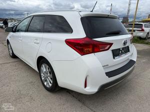 White Toyota Auris 2014 in Vilnius, with an engine capacity of 1.80 L and mileage of 253 thousand km for 9870 €, photo 4 on AUTOMOTO.COM.LV