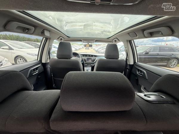 White Toyota Auris 2014 in Vilnius, with an engine capacity of 1.80 L and mileage of 253 thousand km for 9870 €, photo 8 on AUTOMOTO.COM.LV