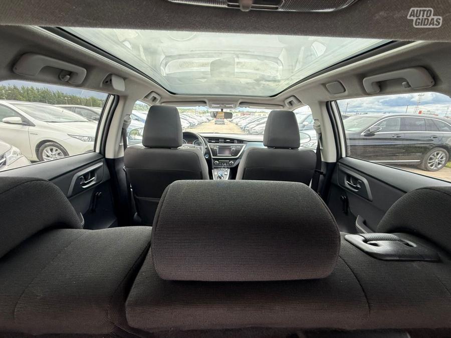 White Toyota Auris 2014 in Vilnius, with an engine capacity of 1.80 L and mileage of 253 thousand km for 9870 €, photo 9 on AUTOMOTO.COM.LV