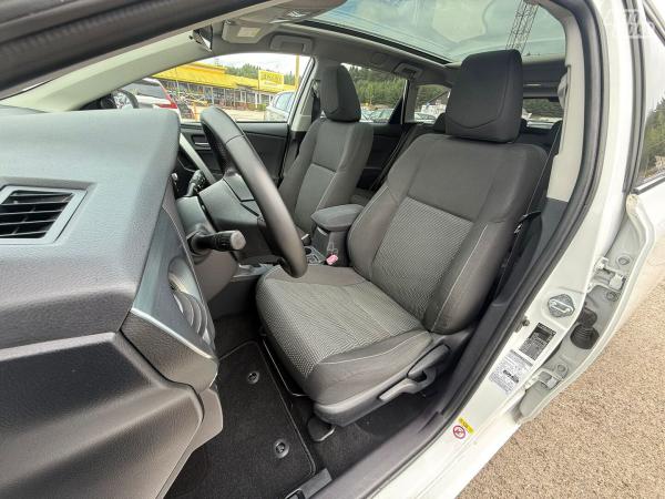 White Toyota Auris 2014 in Vilnius, with an engine capacity of 1.80 L and mileage of 253 thousand km for 9870 €, photo 10 on AUTOMOTO.COM.LV