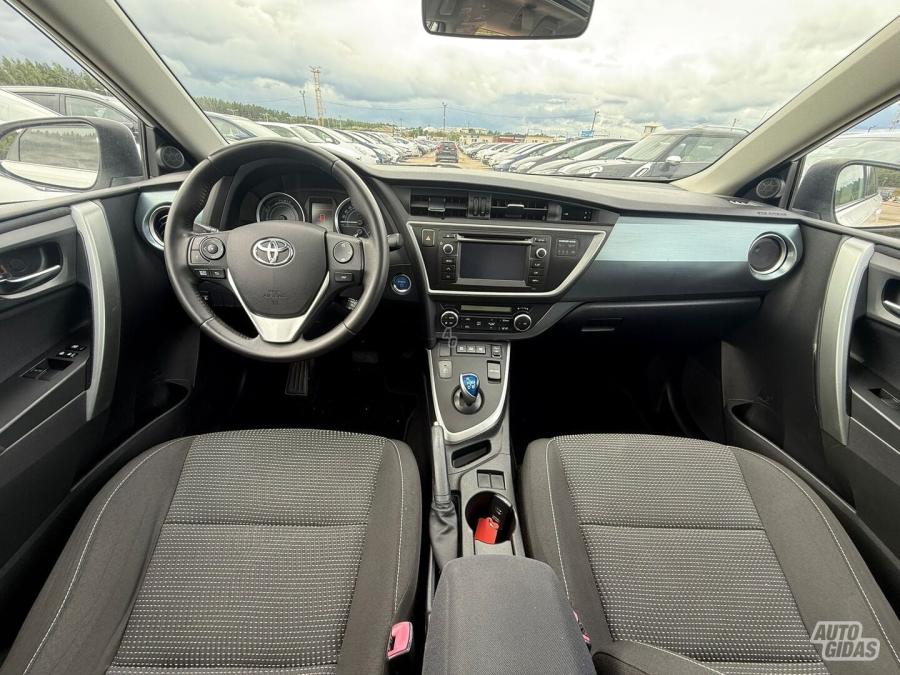 White Toyota Auris 2014 in Vilnius, with an engine capacity of 1.80 L and mileage of 253 thousand km for 9870 €, photo 13 on AUTOMOTO.COM.LV