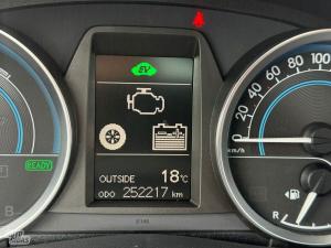 White Toyota Auris 2014 in Vilnius, with an engine capacity of 1.80 L and mileage of 253 thousand km for 9870 €, photo 14 on AUTOMOTO.COM.LV