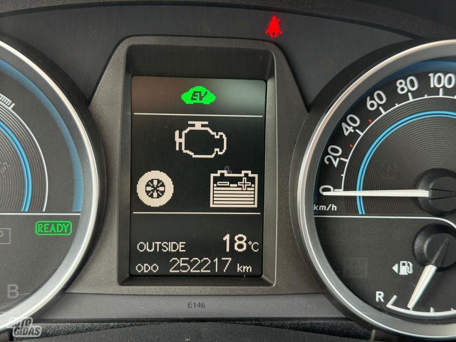 White Toyota Auris 2014 in Vilnius, with an engine capacity of 1.80 L and mileage of 253 thousand km for 9870 €, photo 14 on AUTOMOTO.COM.LV