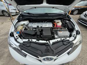 White Toyota Auris 2014 in Vilnius, with an engine capacity of 1.80 L and mileage of 253 thousand km for 9870 €, photo 16 on AUTOMOTO.COM.LV