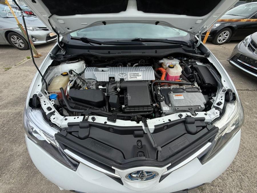White Toyota Auris 2014 in Vilnius, with an engine capacity of 1.80 L and mileage of 253 thousand km for 9870 €, photo 16 on AUTOMOTO.COM.LV