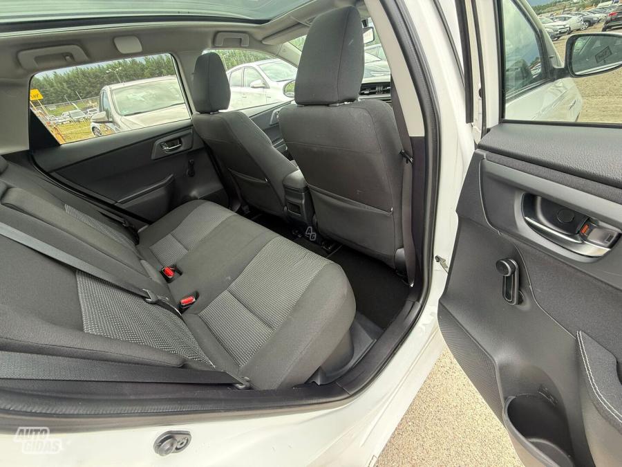 White Toyota Auris 2014 in Vilnius, with an engine capacity of 1.80 L and mileage of 253 thousand km for 9870 €, photo 19 on AUTOMOTO.COM.LV