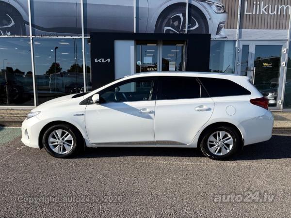 White Toyota Auris 2014 in Tallinn, with an engine capacity of 1.80 L and mileage of 151 thousand km for 8900 €, photo 2 on AUTOMOTO.COM.LV