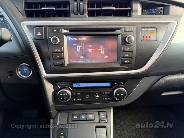 White Toyota Auris 2014 in Tallinn, with an engine capacity of 1.80 L and mileage of 151 thousand km for 8900 €, photo 8 on AUTOMOTO.COM.LV