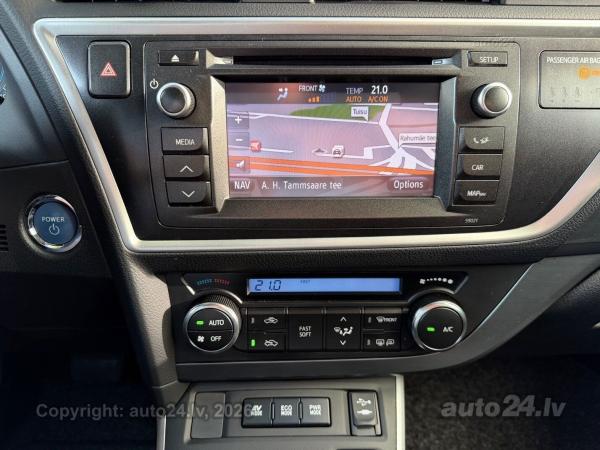 White Toyota Auris 2014 in Tallinn, with an engine capacity of 1.80 L and mileage of 151 thousand km for 8900 €, photo 9 on AUTOMOTO.COM.LV