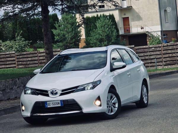 Balts Toyota Auris 2014 Viļņa, ar dzinēja tilpumu 1.80 L un nobraukumu 500 tūkst. km par 4650 €, foto 2 vietnē AUTOMOTO.COM.LV