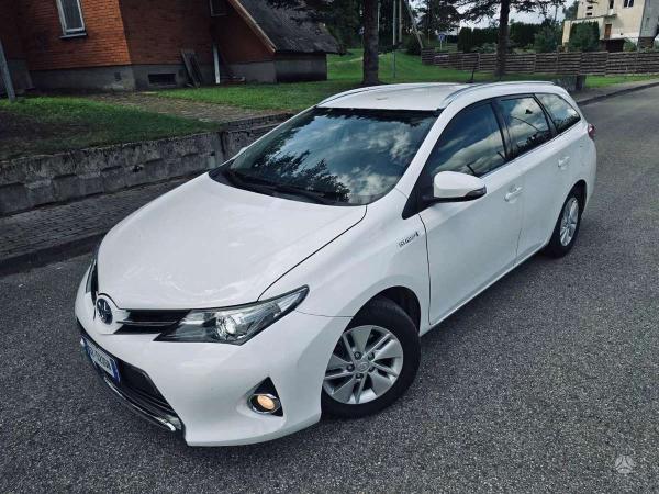 Balts Toyota Auris 2014 Viļņa, ar dzinēja tilpumu 1.80 L un nobraukumu 500 tūkst. km par 4650 €, foto 6 vietnē AUTOMOTO.COM.LV