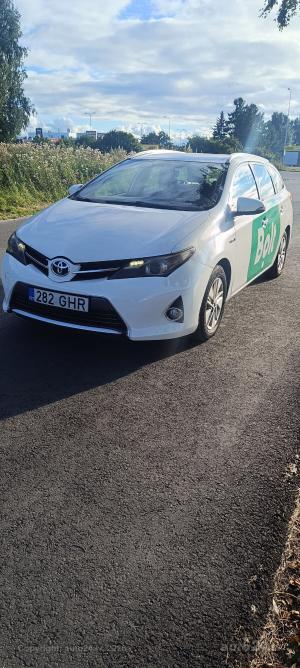 White Toyota Auris 2014 in Tallinn, with an engine capacity of 1.80 L and mileage of 314 thousand km for 5200 €, photo  on AUTOMOTO.COM.LV