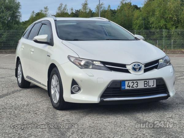Balts Toyota Auris 2014 Tallina, ar dzinēja tilpumu 1.80 L un nobraukumu 149 tūkst. km par 10900 €, foto 1 vietnē AUTOMOTO.COM.LV