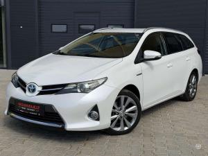 White Toyota Auris 2014 in Vilnius, with an engine capacity of 1.80 L and mileage of 259 thousand km for 8999 €, photo  on AUTOMOTO.COM.LV