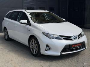 White Toyota Auris 2014 in Vilnius, with an engine capacity of 1.80 L and mileage of 259 thousand km for 8999 €, photo 6 on AUTOMOTO.COM.LV