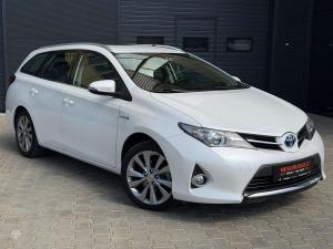 White Toyota Auris 2014 in Vilnius, with an engine capacity of 1.80 L and mileage of 259 thousand km for 8999 €, photo 7 on AUTOMOTO.COM.LV