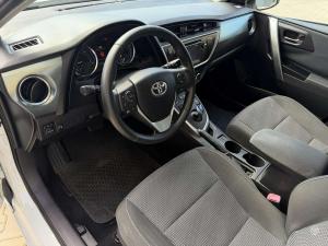 White Toyota Auris 2014 in Vilnius, with an engine capacity of 1.80 L and mileage of 259 thousand km for 8999 €, photo 8 on AUTOMOTO.COM.LV