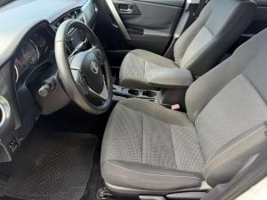 White Toyota Auris 2014 in Vilnius, with an engine capacity of 1.80 L and mileage of 259 thousand km for 8999 €, photo 9 on AUTOMOTO.COM.LV