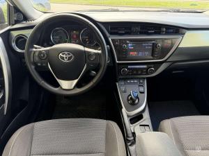 White Toyota Auris 2014 in Vilnius, with an engine capacity of 1.80 L and mileage of 259 thousand km for 8999 €, photo 10 on AUTOMOTO.COM.LV