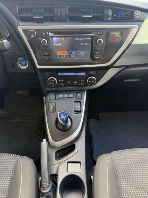 White Toyota Auris 2014 in Vilnius, with an engine capacity of 1.80 L and mileage of 259 thousand km for 8999 €, photo 13 on AUTOMOTO.COM.LV
