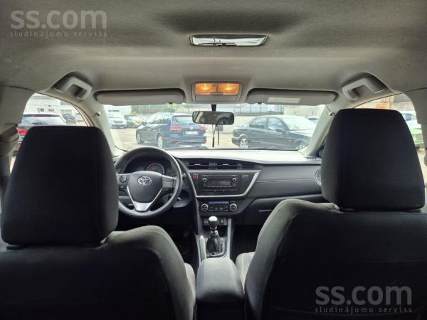 White Toyota Auris 2014 in Riga, with an engine capacity of 1.60 L and mileage of 381 thousand km for 4500 €, photo 5 on AUTOMOTO.COM.LV