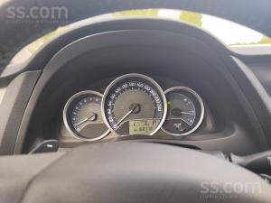 White Toyota Auris 2014 in Daugavpils, with an engine capacity of 1.60 L and mileage of 169 thousand km for 6900 €, photo 7 on AUTOMOTO.COM.LV