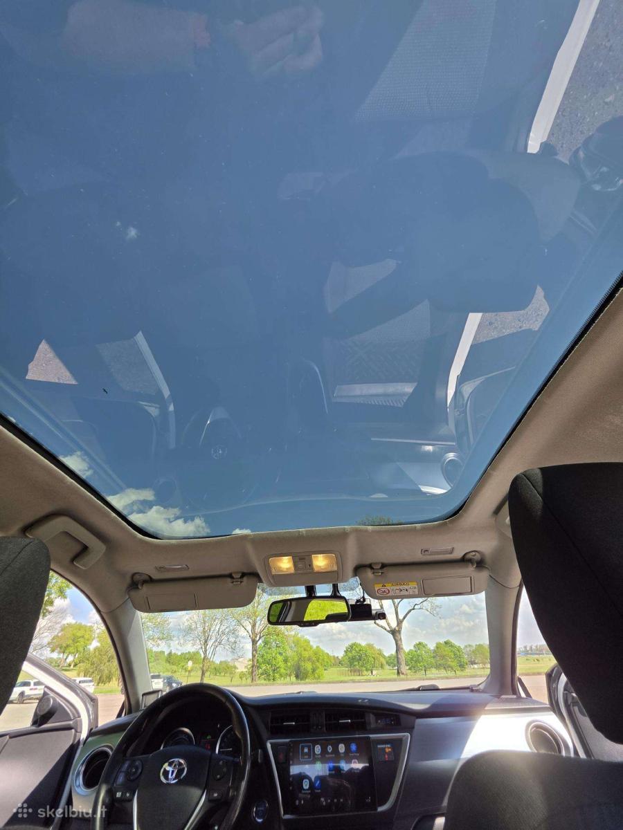 Белый Тойота Аурис 2014 в Каунас, объемом двигателя 1.80 л и пробегом 300 тыс. км за 6500 €, фото 6 на AUTOMOTO.COM.LV