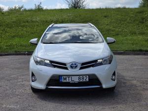 White Toyota Auris 2014 in Kaunas, with an engine capacity of 1.80 L and mileage of 300 thousand km for 6500 €, photo  on AUTOMOTO.COM.LV