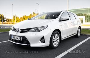 White Toyota Auris 2014 in Tallinn, with an engine capacity of 1.80 L and mileage of 158 thousand km for 9498 €, photo 3 on AUTOMOTO.COM.LV