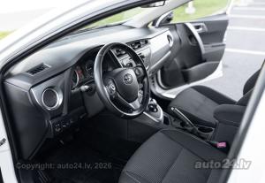White Toyota Auris 2014 in Tallinn, with an engine capacity of 1.80 L and mileage of 158 thousand km for 9498 €, photo 8 on AUTOMOTO.COM.LV
