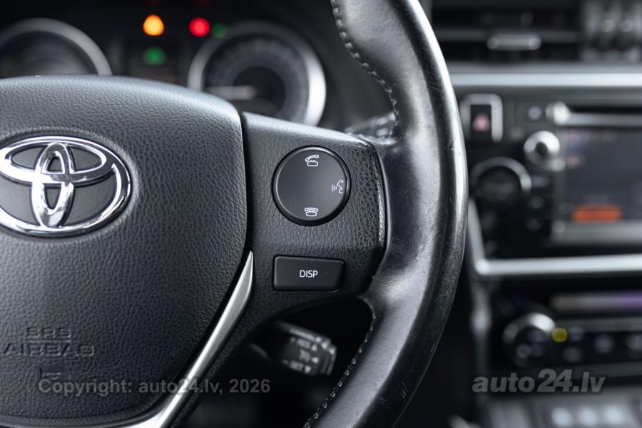 White Toyota Auris 2014 in Tallinn, with an engine capacity of 1.80 L and mileage of 158 thousand km for 9498 €, photo 10 on AUTOMOTO.COM.LV