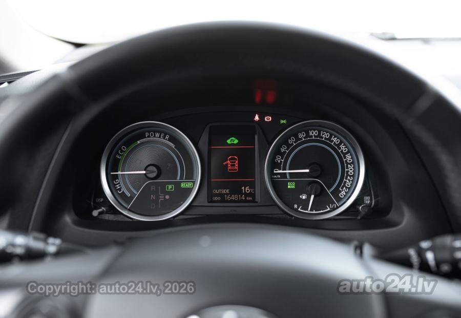 White Toyota Auris 2014 in Tallinn, with an engine capacity of 1.80 L and mileage of 158 thousand km for 9498 €, photo 12 on AUTOMOTO.COM.LV