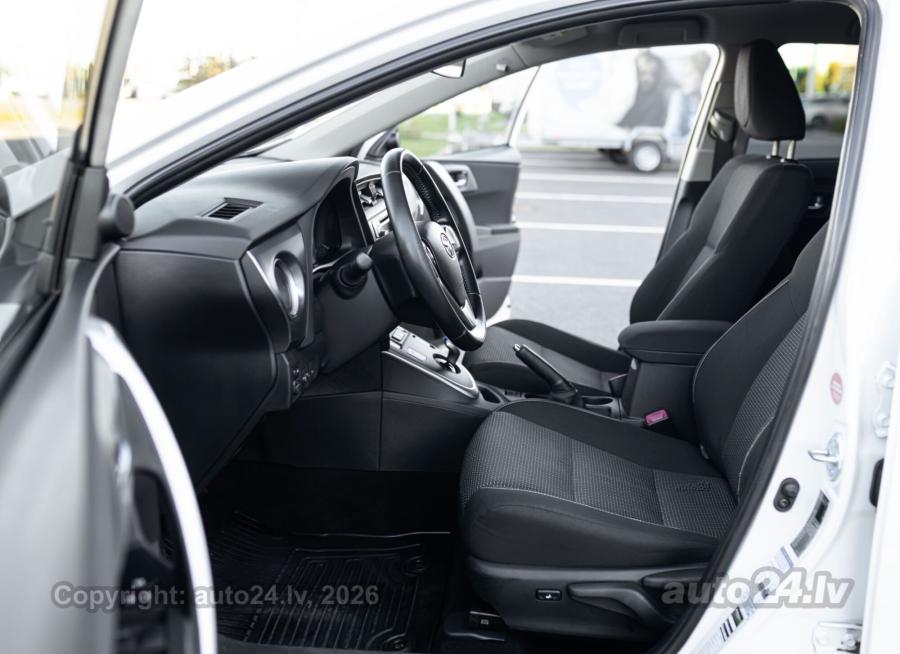 White Toyota Auris 2014 in Tallinn, with an engine capacity of 1.80 L and mileage of 158 thousand km for 9498 €, photo 14 on AUTOMOTO.COM.LV