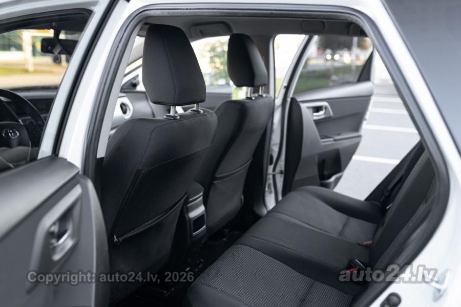 White Toyota Auris 2014 in Tallinn, with an engine capacity of 1.80 L and mileage of 158 thousand km for 9498 €, photo 18 on AUTOMOTO.COM.LV