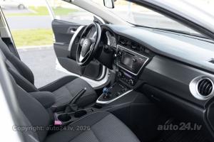 White Toyota Auris 2014 in Tallinn, with an engine capacity of 1.80 L and mileage of 158 thousand km for 9498 €, photo 19 on AUTOMOTO.COM.LV