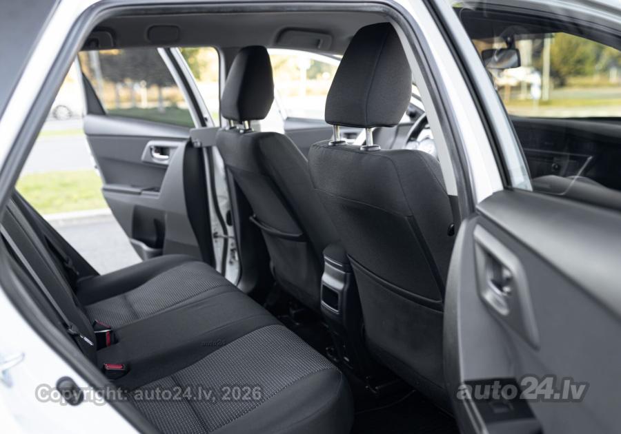 White Toyota Auris 2014 in Tallinn, with an engine capacity of 1.80 L and mileage of 158 thousand km for 9498 €, photo 21 on AUTOMOTO.COM.LV