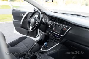 White Toyota Auris 2014 in Tallinn, with an engine capacity of 1.80 L and mileage of 158 thousand km for 9498 €, photo 22 on AUTOMOTO.COM.LV