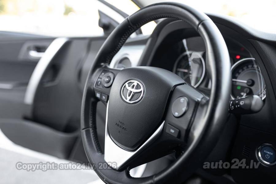 White Toyota Auris 2014 in Tallinn, with an engine capacity of 1.80 L and mileage of 158 thousand km for 9498 €, photo 24 on AUTOMOTO.COM.LV