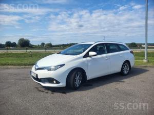 White Toyota Auris 2015 in Riga, with an engine capacity of 1.60 L and mileage of 212 thousand km for 8300 €, photo 2 on AUTOMOTO.COM.LV