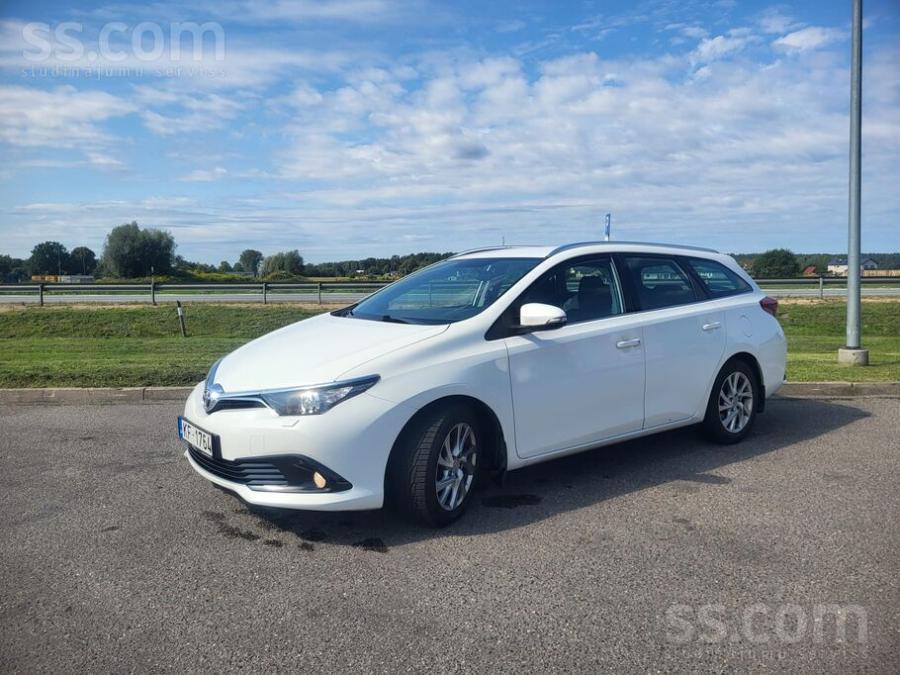 White Toyota Auris 2015 in Riga, with an engine capacity of 1.60 L and mileage of 212 thousand km for 8300 €, photo 2 on AUTOMOTO.COM.LV